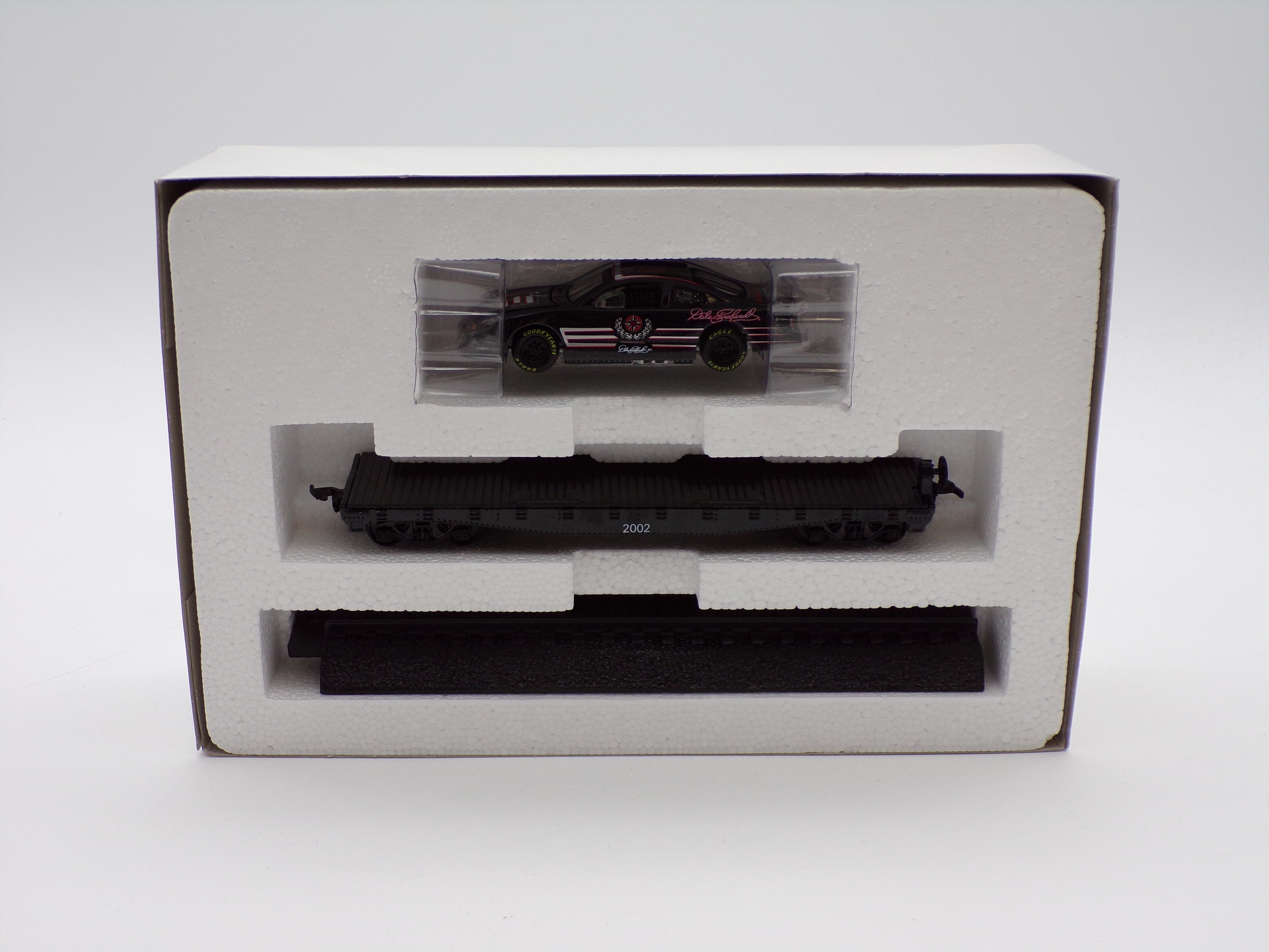 Item E868 - Dale Earnhardt 2002 3pc 1:64 Revell Train Set ...