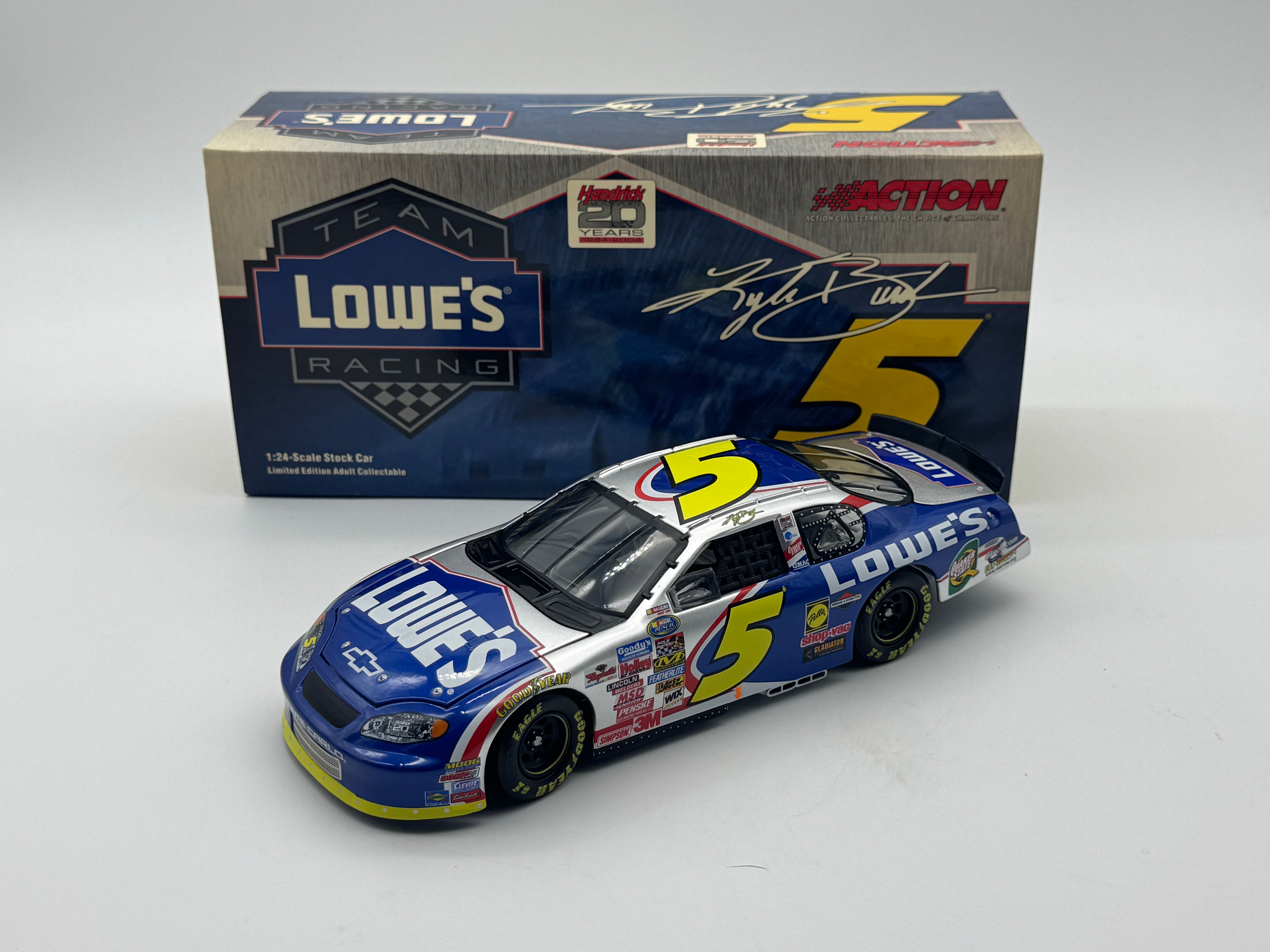 Item J908 - Kyle Busch #5 Lowe's 2004 Monte Carlo – CircleBDiecastAuctions